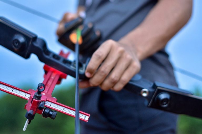 How to Tune a Compound Bow 2025 - Outdoorsity